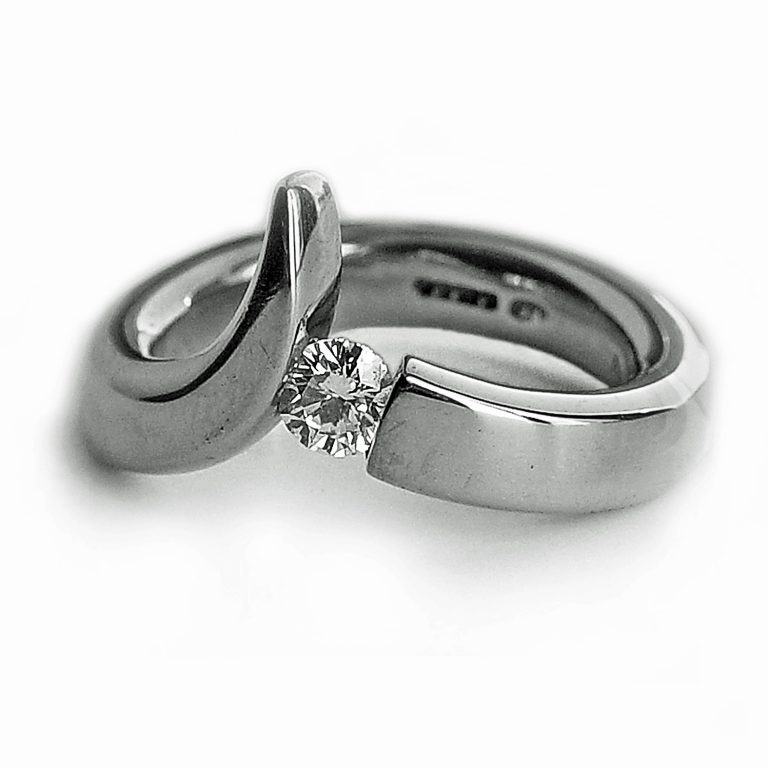 - Paul Finch Jewellery 18ct diamond point ring in white gold